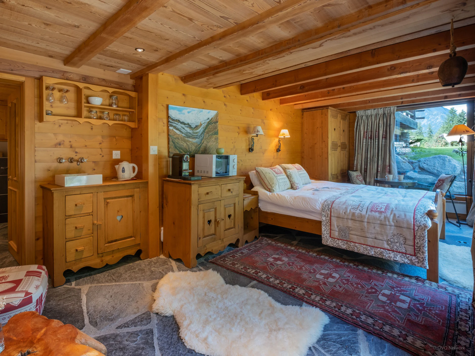 Chalet Cinq Moutons : luxe et charme en Alpes suisses | OVO Network